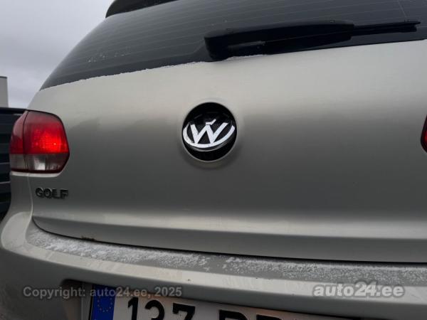 Smilšu krāsa Volkswagen Golf 2011 Tallina, ar dzinēja tilpumu 1.40 L un nobraukumu 190 tūkst. km par 3990 €, foto 11 vietnē AUTOMOTO.COM.LV