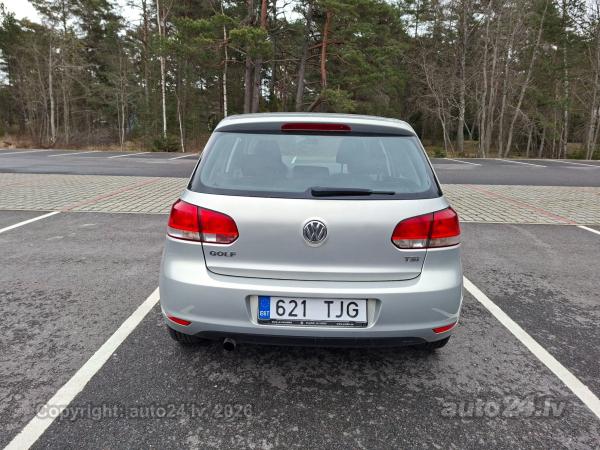 Smilšu krāsa Volkswagen Golf 2011 Tallina, ar dzinēja tilpumu 1.20 L un nobraukumu 234 tūkst. km par 4000 €, foto 4 vietnē AUTOMOTO.COM.LV