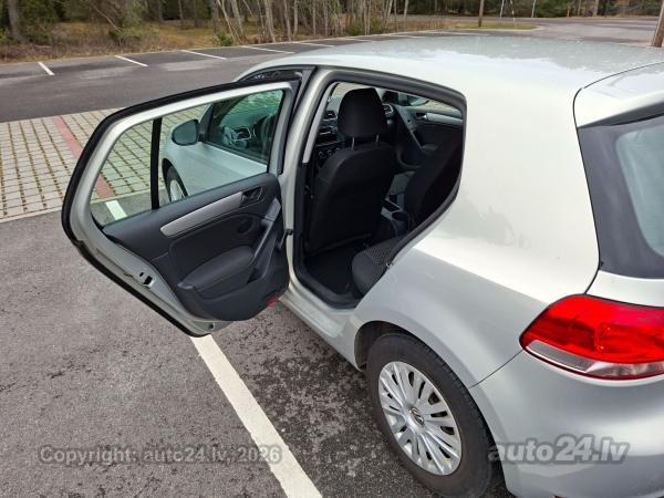 Smilšu krāsa Volkswagen Golf 2011 Tallina, ar dzinēja tilpumu 1.20 L un nobraukumu 234 tūkst. km par 4000 €, foto 7 vietnē AUTOMOTO.COM.LV