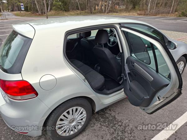 Smilšu krāsa Volkswagen Golf 2011 Tallina, ar dzinēja tilpumu 1.20 L un nobraukumu 234 tūkst. km par 4000 €, foto 9 vietnē AUTOMOTO.COM.LV