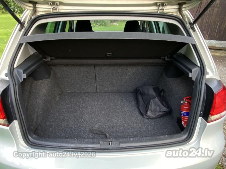 Smilšu krāsa Volkswagen Golf 2013 Tallina, ar dzinēja tilpumu 1.40 L un nobraukumu 143 tūkst. km par 4300 €, foto 8 vietnē AUTOMOTO.COM.LV