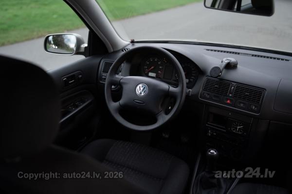 Smilšu krāsa Volkswagen Golf 2005 Tallina, ar dzinēja tilpumu 1.60 L un nobraukumu 50 tūkst. km par 4900 €, foto 7 vietnē AUTOMOTO.COM.LV