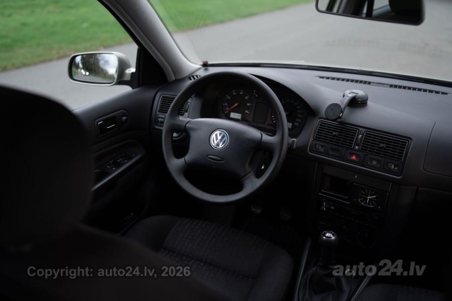 Smilšu krāsa Volkswagen Golf 2005 Tallina, ar dzinēja tilpumu 1.60 L un nobraukumu 50 tūkst. km par 4900 €, foto 7 vietnē AUTOMOTO.COM.LV