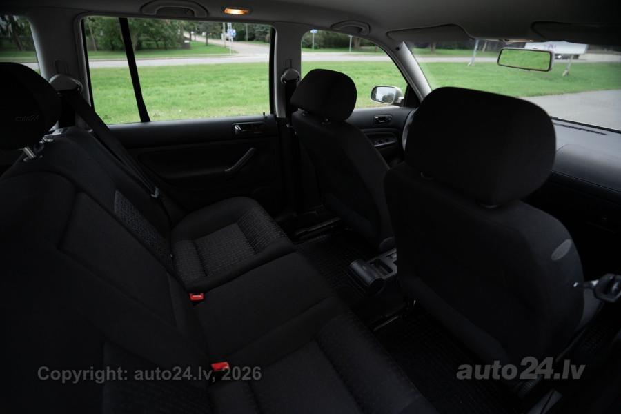 Smilšu krāsa Volkswagen Golf 2005 Tallina, ar dzinēja tilpumu 1.60 L un nobraukumu 50 tūkst. km par 4900 €, foto 8 vietnē AUTOMOTO.COM.LV