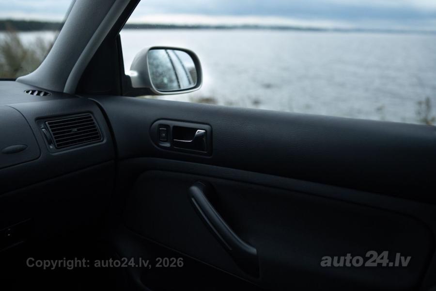 Smilšu krāsa Volkswagen Golf 2005 Tallina, ar dzinēja tilpumu 1.60 L un nobraukumu 50 tūkst. km par 4900 €, foto 11 vietnē AUTOMOTO.COM.LV