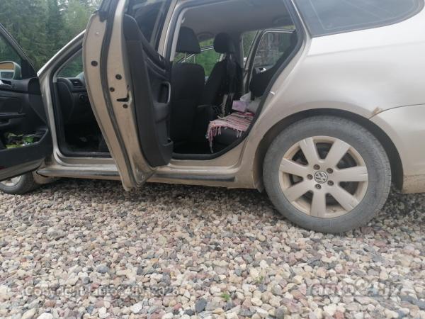 Beige Volkswagen Golf 2009 in Voru, with an engine capacity of 1.90 L and mileage of 0 thousand km for 1800 €, photo 9 on AUTOMOTO.COM.LV