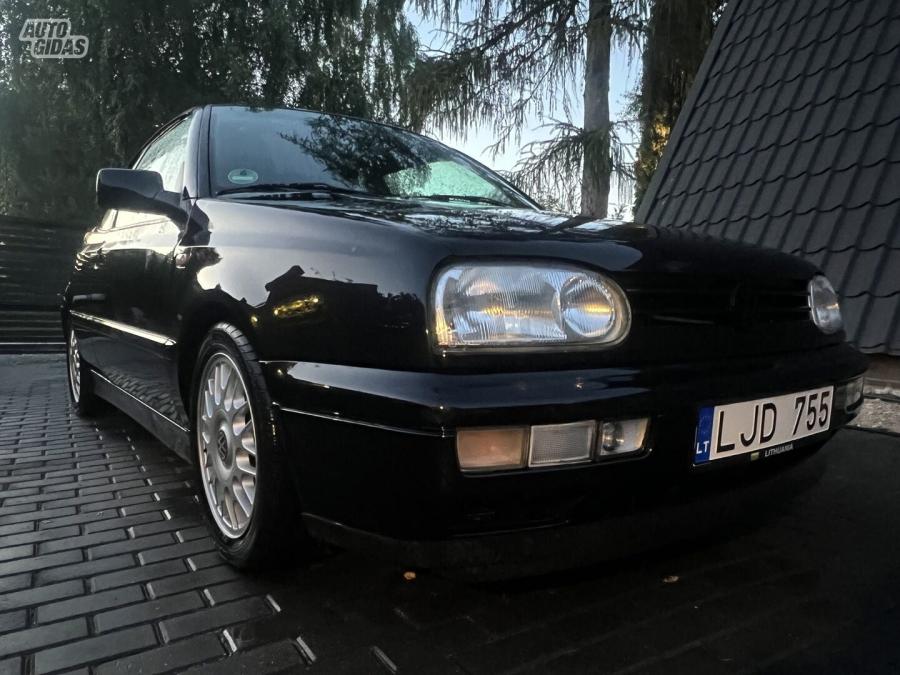 Black Volkswagen Golf 1997 in Vilnius, with an engine capacity of 1.80 L and mileage of 205 thousand km for 1800 €, photo 3 on AUTOMOTO.COM.LV