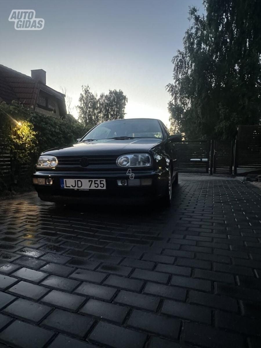 Black Volkswagen Golf 1997 in Vilnius, with an engine capacity of 1.80 L and mileage of 205 thousand km for 1800 €, photo 5 on AUTOMOTO.COM.LV