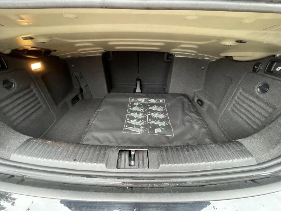 Black Volkswagen Golf 2012 in Riga, with an engine capacity of 1.60 L and mileage of 173 thousand km for 5750 €, photo 5 on AUTOMOTO.COM.LV