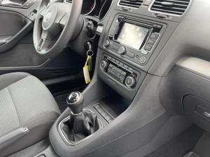 Black Volkswagen Golf 2012 in Riga, with an engine capacity of 1.60 L and mileage of 173 thousand km for 5750 €, photo 10 on AUTOMOTO.COM.LV