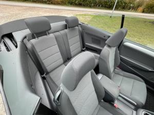 Black Volkswagen Golf 2012 in Riga, with an engine capacity of 1.60 L and mileage of 173 thousand km for 5750 €, photo 16 on AUTOMOTO.COM.LV