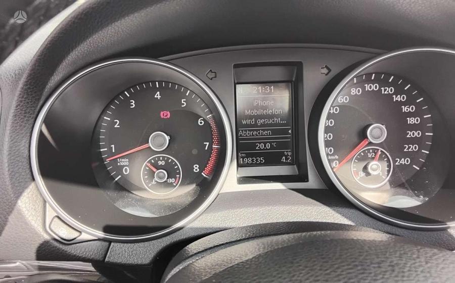 Black Volkswagen Golf 2012 in Marijampole, with an engine capacity of 1.39 L and mileage of 199 thousand km for 4999 €, photo 18 on AUTOMOTO.COM.LV
