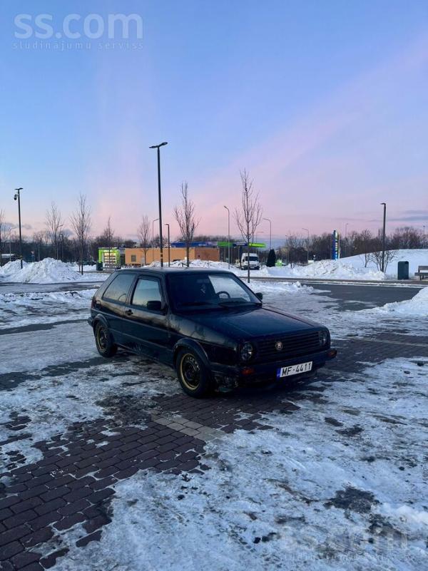 Melns Volkswagen Golf 1989 Ventspils, ar dzinēja tilpumu 1.80 L un nobraukumu 306 tūkst. km par 2300 €, foto 1 vietnē AUTOMOTO.COM.LV
