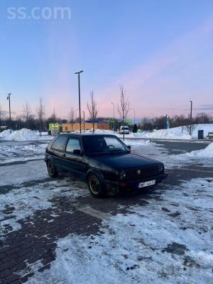 Melns Volkswagen Golf 1989 Ventspils, ar dzinēja tilpumu 1.80 L un nobraukumu 306 tūkst. km par 2300 €, foto  vietnē AUTOMOTO.COM.LV