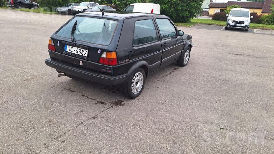 Melns Volkswagen Golf 1990 Tukums, ar dzinēja tilpumu 1.60 L un nobraukumu 376 tūkst. km par 1100 €, foto 5 vietnē AUTOMOTO.COM.LV