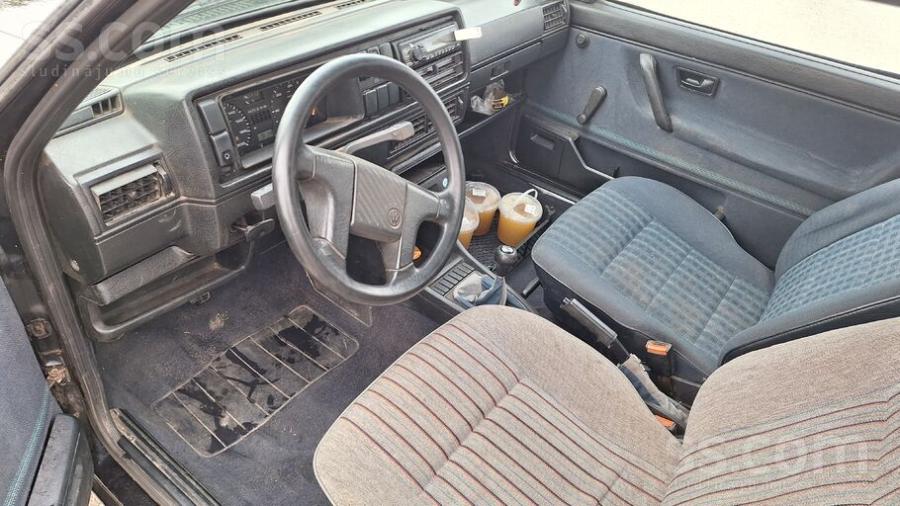 Melns Volkswagen Golf 1990 Tukums, ar dzinēja tilpumu 1.60 L un nobraukumu 376 tūkst. km par 1100 €, foto 6 vietnē AUTOMOTO.COM.LV