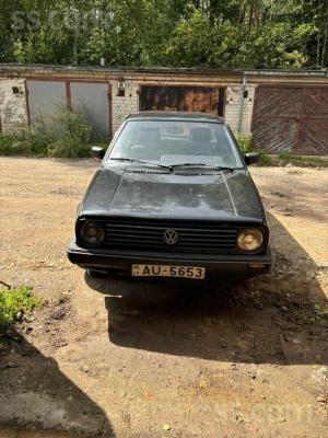 Melns Volkswagen Golf 1990 Jūrmala, ar dzinēja tilpumu 1.40 L un nobraukumu 156 tūkst. km par 1300 €, foto  vietnē AUTOMOTO.COM.LV