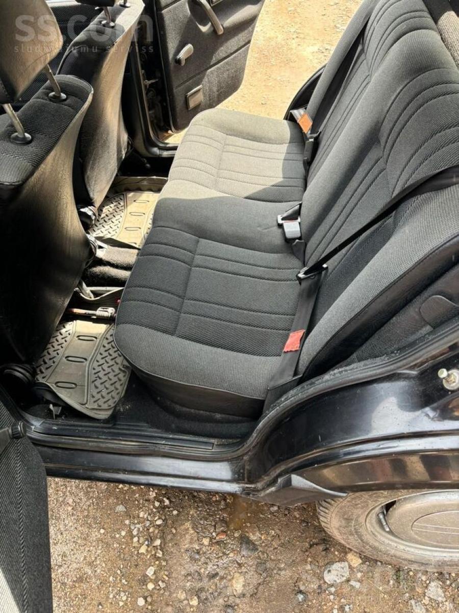Melns Volkswagen Golf 1990 Jūrmala, ar dzinēja tilpumu 1.40 L un nobraukumu 156 tūkst. km par 1300 €, foto 7 vietnē AUTOMOTO.COM.LV