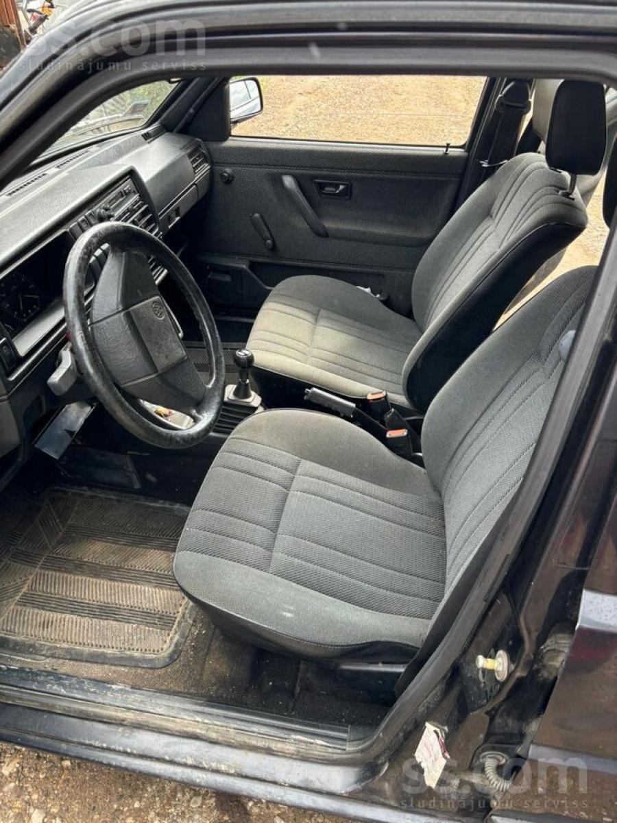 Melns Volkswagen Golf 1990 Jūrmala, ar dzinēja tilpumu 1.40 L un nobraukumu 156 tūkst. km par 1300 €, foto 8 vietnē AUTOMOTO.COM.LV