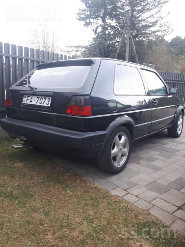 Melns Volkswagen Golf 1991 Rīga, ar dzinēja tilpumu 1.80 L un nobraukumu 228 tūkst. km par 2200 €, foto 2 vietnē AUTOMOTO.COM.LV