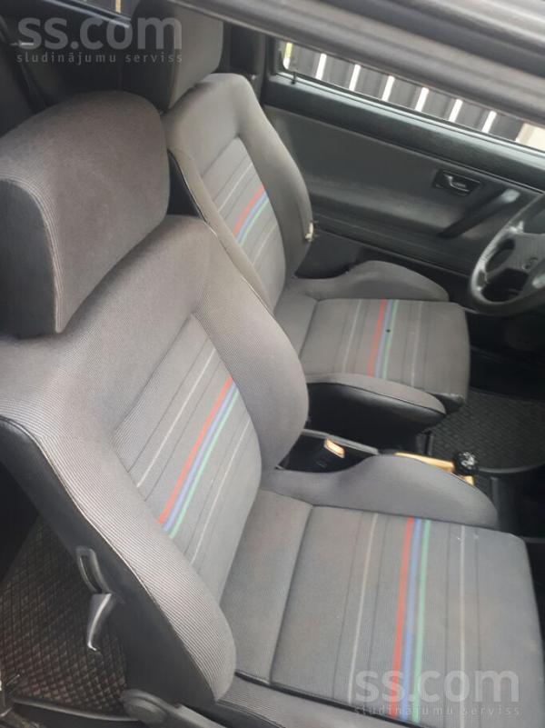 Melns Volkswagen Golf 1991 Rīga, ar dzinēja tilpumu 1.80 L un nobraukumu 228 tūkst. km par 2200 €, foto 3 vietnē AUTOMOTO.COM.LV