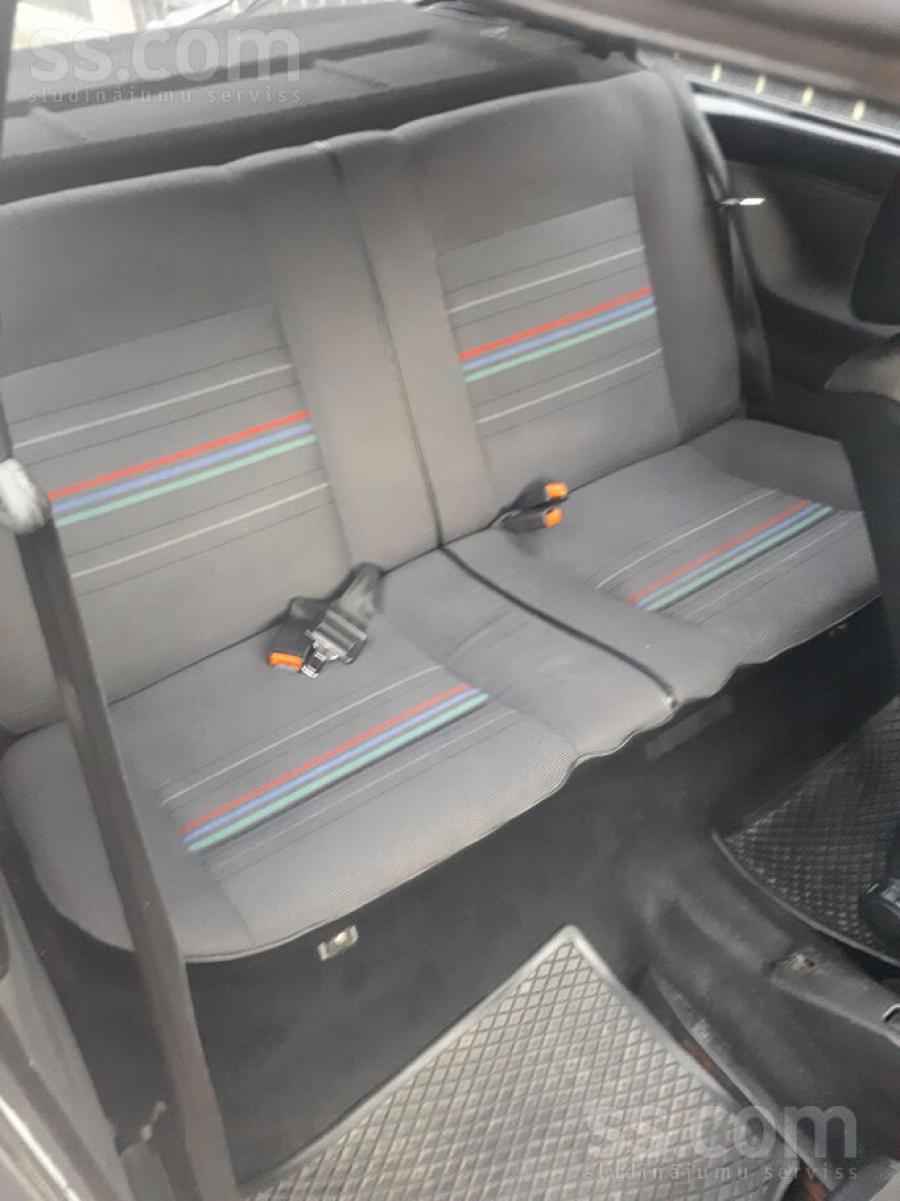 Black Volkswagen Golf 1991 in Riga, with an engine capacity of 1.80 L and mileage of 228 thousand km for 2200 €, photo 5 on AUTOMOTO.COM.LV