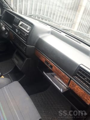 Black Volkswagen Golf 1991 in Riga, with an engine capacity of 1.80 L and mileage of 228 thousand km for 2200 €, photo 6 on AUTOMOTO.COM.LV