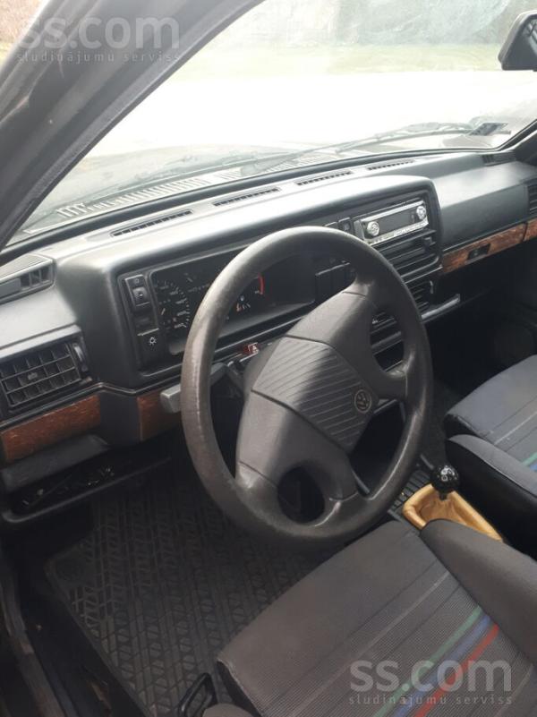 Melns Volkswagen Golf 1991 Rīga, ar dzinēja tilpumu 1.80 L un nobraukumu 228 tūkst. km par 2200 €, foto 6 vietnē AUTOMOTO.COM.LV