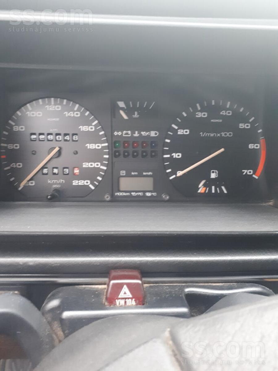 Black Volkswagen Golf 1991 in Riga, with an engine capacity of 1.80 L and mileage of 228 thousand km for 2200 €, photo 8 on AUTOMOTO.COM.LV