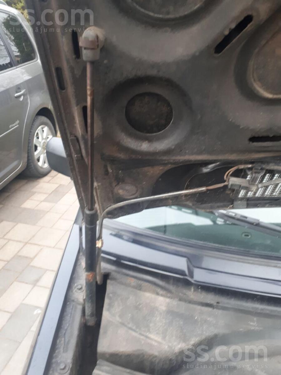 Black Volkswagen Golf 1991 in Riga, with an engine capacity of 1.80 L and mileage of 228 thousand km for 2200 €, photo 12 on AUTOMOTO.COM.LV