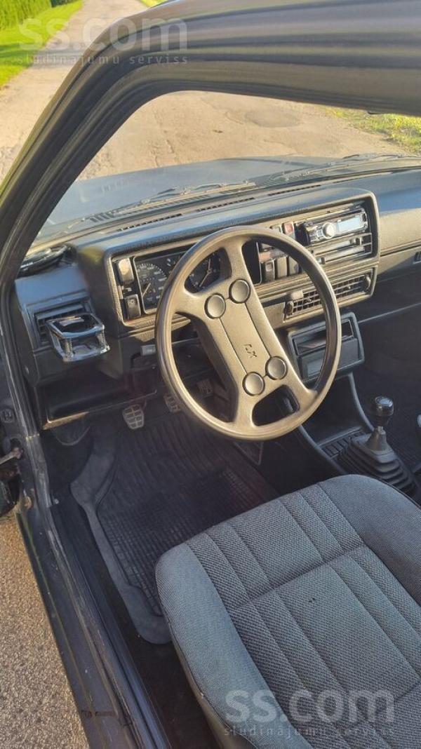 Black Volkswagen Golf 1991 in Bauska, with an engine capacity of 1.90 L and mileage of 273 thousand km for 1350 €, photo 7 on AUTOMOTO.COM.LV