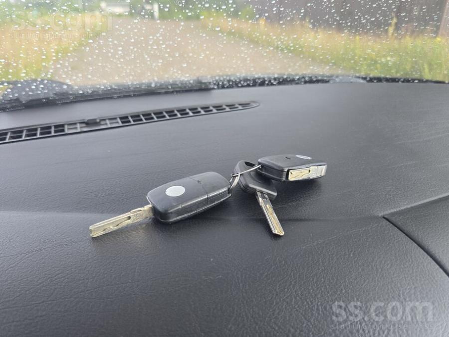 Melns Volkswagen Golf 1999 Rīga, ar dzinēja tilpumu 1.80 L un nobraukumu 252 tūkst. km par 1890 €, foto 13 vietnē AUTOMOTO.COM.LV