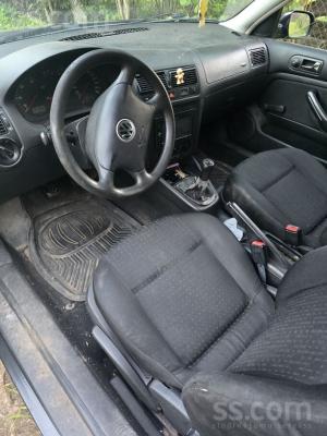 Melns Volkswagen Golf 2001 Dobele, ar dzinēja tilpumu 1.90 L un nobraukumu 410 tūkst. km par 1200 €, foto 5 vietnē AUTOMOTO.COM.LV