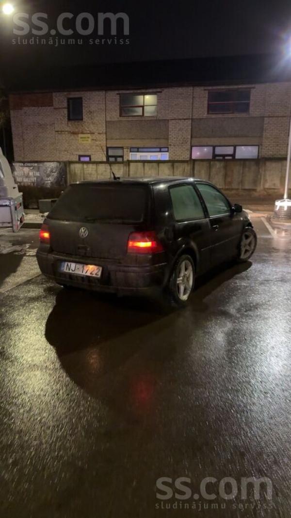 Melns Volkswagen Golf 2002 Jēkabpils, ar dzinēja tilpumu 1.90 L un nobraukumu 301 tūkst. km par 1300 €, foto 7 vietnē AUTOMOTO.COM.LV