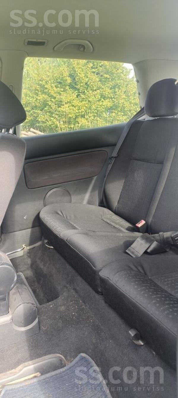 Melns Volkswagen Golf 2002 Daugavpils, ar dzinēja tilpumu 1.40 L un nobraukumu 215 tūkst. km par 1300 €, foto 4 vietnē AUTOMOTO.COM.LV