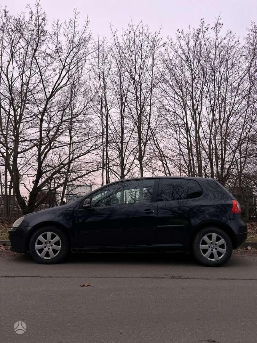 Melns Volkswagen Golf 2003 Kauņa, ar dzinēja tilpumu 1.90 L un nobraukumu 264 tūkst. km par 1350 €, foto 3 vietnē AUTOMOTO.COM.LV