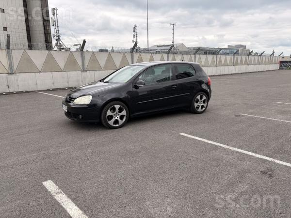 Black Volkswagen Golf 2004 in Riga, with an engine capacity of 1.90 L and mileage of 358 thousand km for 2700 €, photo 3 on AUTOMOTO.COM.LV