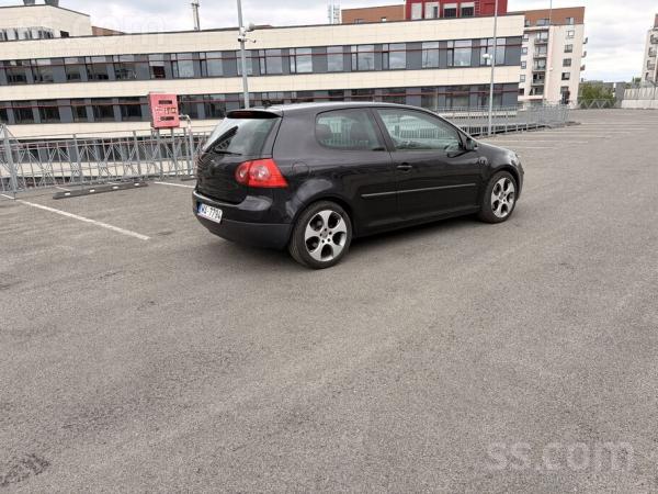 Black Volkswagen Golf 2004 in Riga, with an engine capacity of 1.90 L and mileage of 358 thousand km for 2700 €, photo 5 on AUTOMOTO.COM.LV