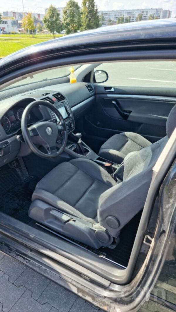 Black Volkswagen Golf 2004 in Riga, with an engine capacity of 1.90 L and mileage of 383 thousand km for 1100 €, photo 11 on AUTOMOTO.COM.LV