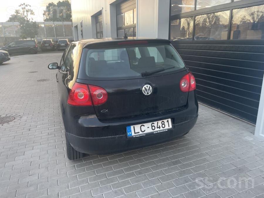 Melns Volkswagen Golf 2004 Rīga, ar dzinēja tilpumu 1.90 L un nobraukumu 356 tūkst. km par 1280 €, foto 4 vietnē AUTOMOTO.COM.LV