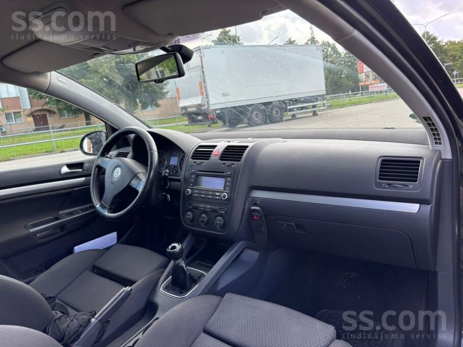 Black Volkswagen Golf 2005 in Aizkraukle, with an engine capacity of 1.90 L and mileage of 272 thousand km for 2200 €, photo 6 on AUTOMOTO.COM.LV