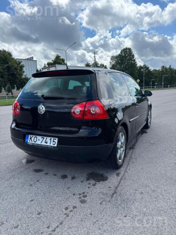 Black Volkswagen Golf 2005 in Aizkraukle, with an engine capacity of 1.90 L and mileage of 272 thousand km for 2000 €, photo 3 on AUTOMOTO.COM.LV