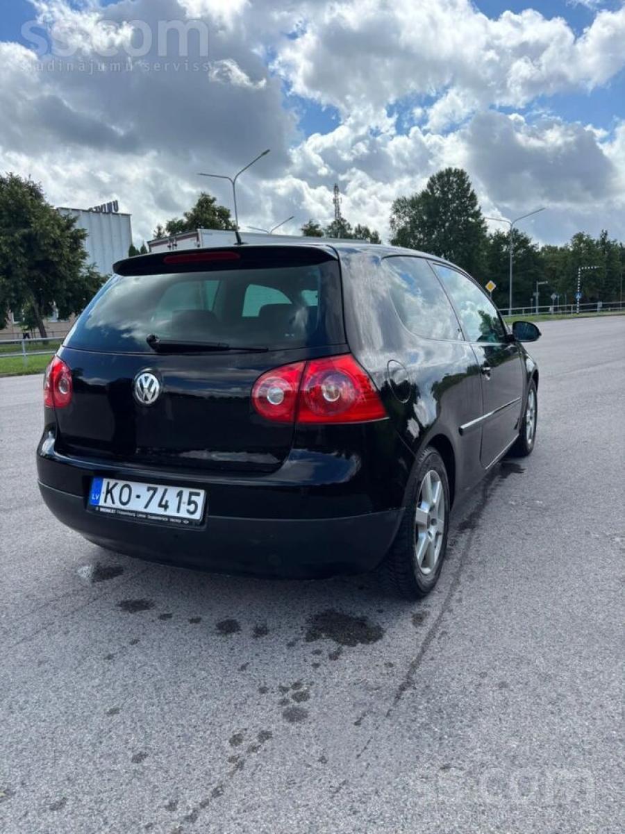 Black Volkswagen Golf 2005 in Aizkraukle, with an engine capacity of 1.90 L and mileage of 272 thousand km for 2000 €, photo 4 on AUTOMOTO.COM.LV