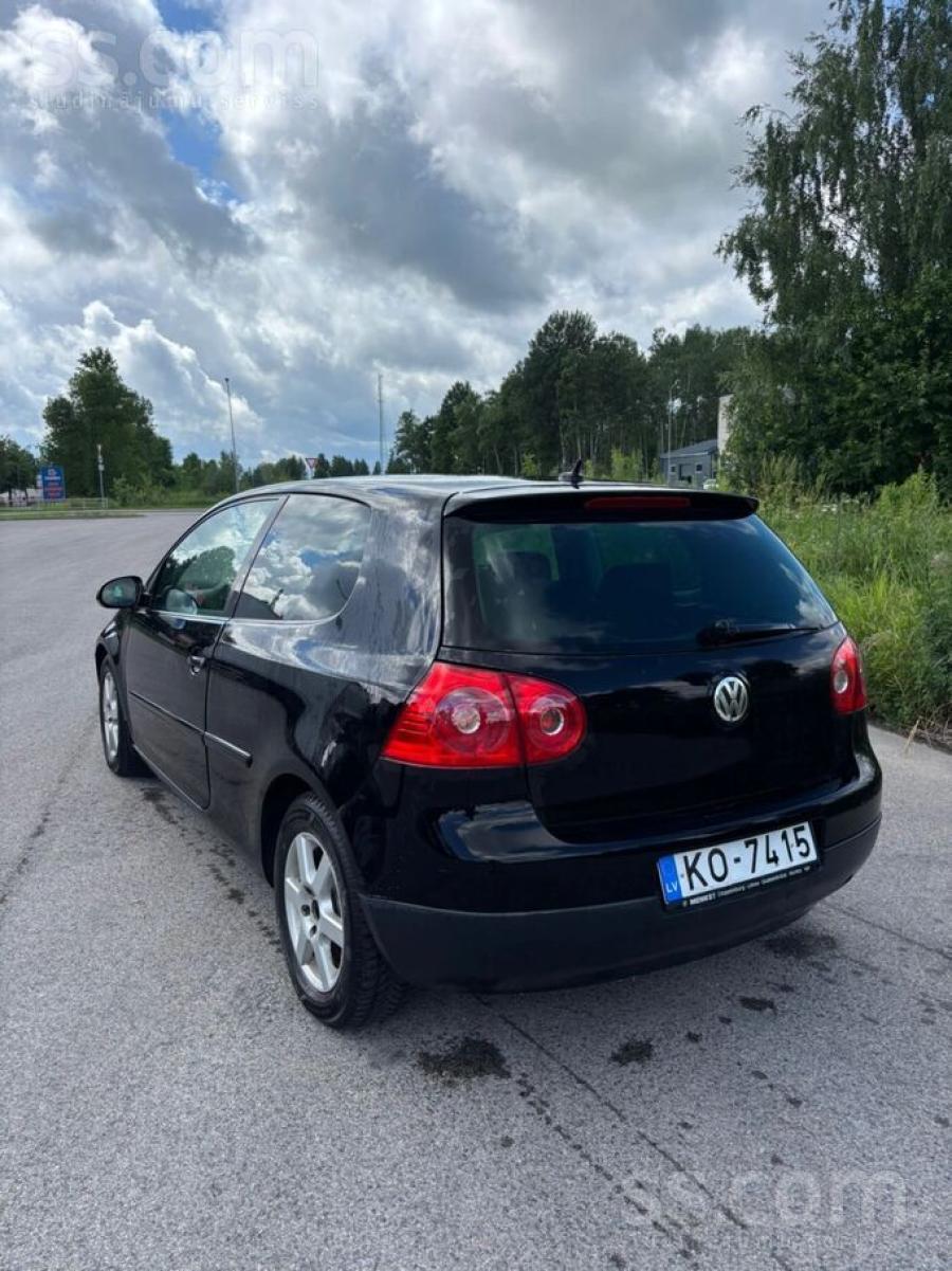 Black Volkswagen Golf 2005 in Aizkraukle, with an engine capacity of 1.90 L and mileage of 272 thousand km for 2000 €, photo 5 on AUTOMOTO.COM.LV