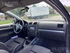 Black Volkswagen Golf 2005 in Aizkraukle, with an engine capacity of 1.90 L and mileage of 272 thousand km for 2000 €, photo 6 on AUTOMOTO.COM.LV