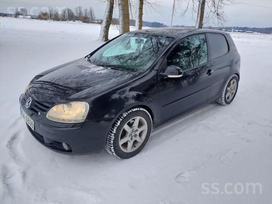 Black Volkswagen Golf 2006 in Liepaja, with an engine capacity of 2.00 L and mileage of 316 thousand km for 1100 €, photo 3 on AUTOMOTO.COM.LV