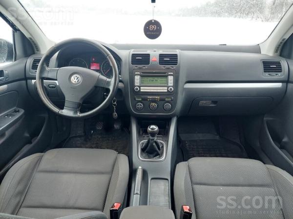 Melns Volkswagen Golf 2006 Liepāja, ar dzinēja tilpumu 2.00 L un nobraukumu 316 tūkst. km par 1100 €, foto 5 vietnē AUTOMOTO.COM.LV