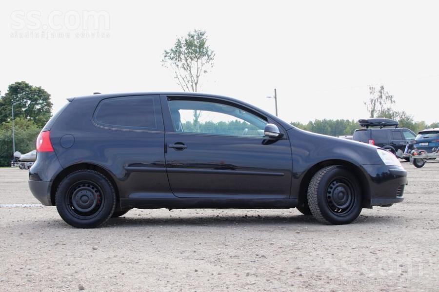 Black Volkswagen Golf 2006 in Riga, with an engine capacity of 1.60 L and mileage of 188 thousand km for 1500 €, photo 3 on AUTOMOTO.COM.LV