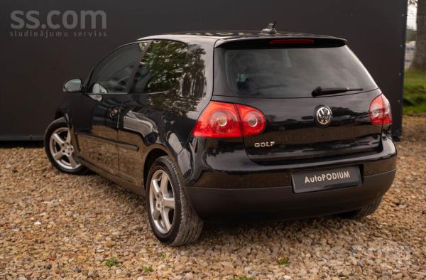 Black Volkswagen Golf 2007 in Riga, with an engine capacity of 1.90 L and mileage of 386 thousand km for 2350 €, photo 3 on AUTOMOTO.COM.LV