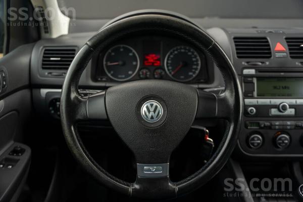 Black Volkswagen Golf 2007 in Riga, with an engine capacity of 1.90 L and mileage of 386 thousand km for 2350 €, photo 9 on AUTOMOTO.COM.LV